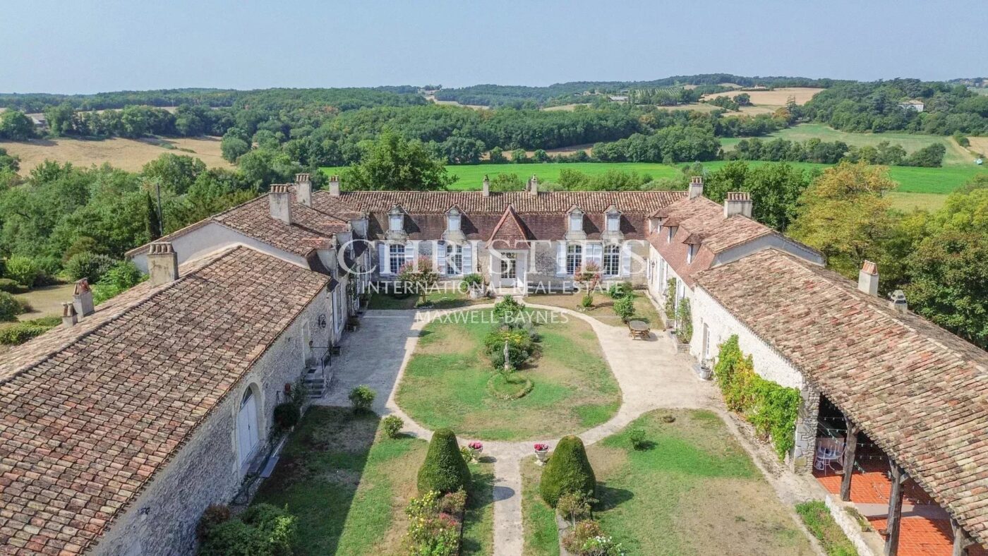 À Vendre Château | Monflanquin | 685m2 | 12 Pièces