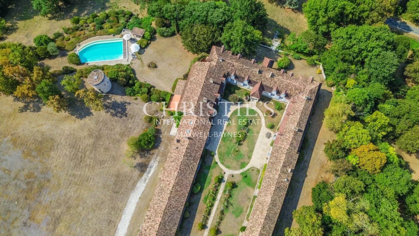 For Sale Castle | Monflanquin | 685m2 | 12 Rooms